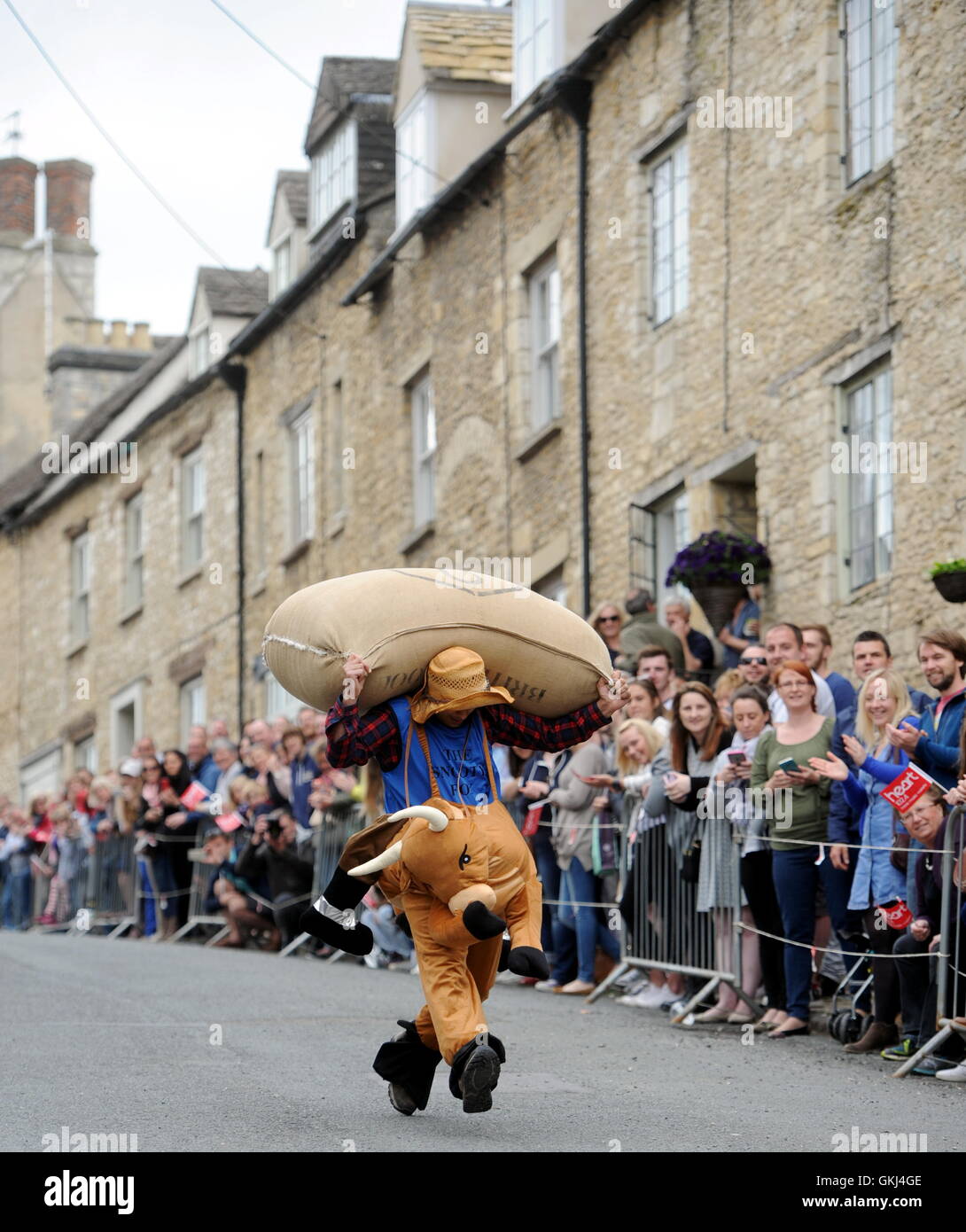 Tetbury woolsack races hi-res stock photography and images - Alamy