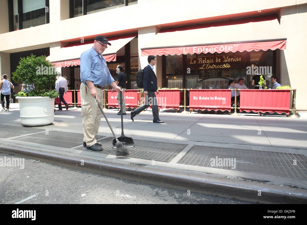 The famous subway grate where Marilyn Monroe famously stood above in ...