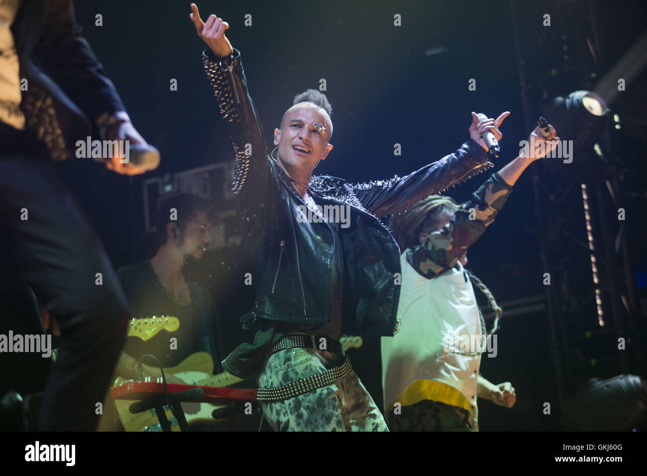 Damien Thomas Biography