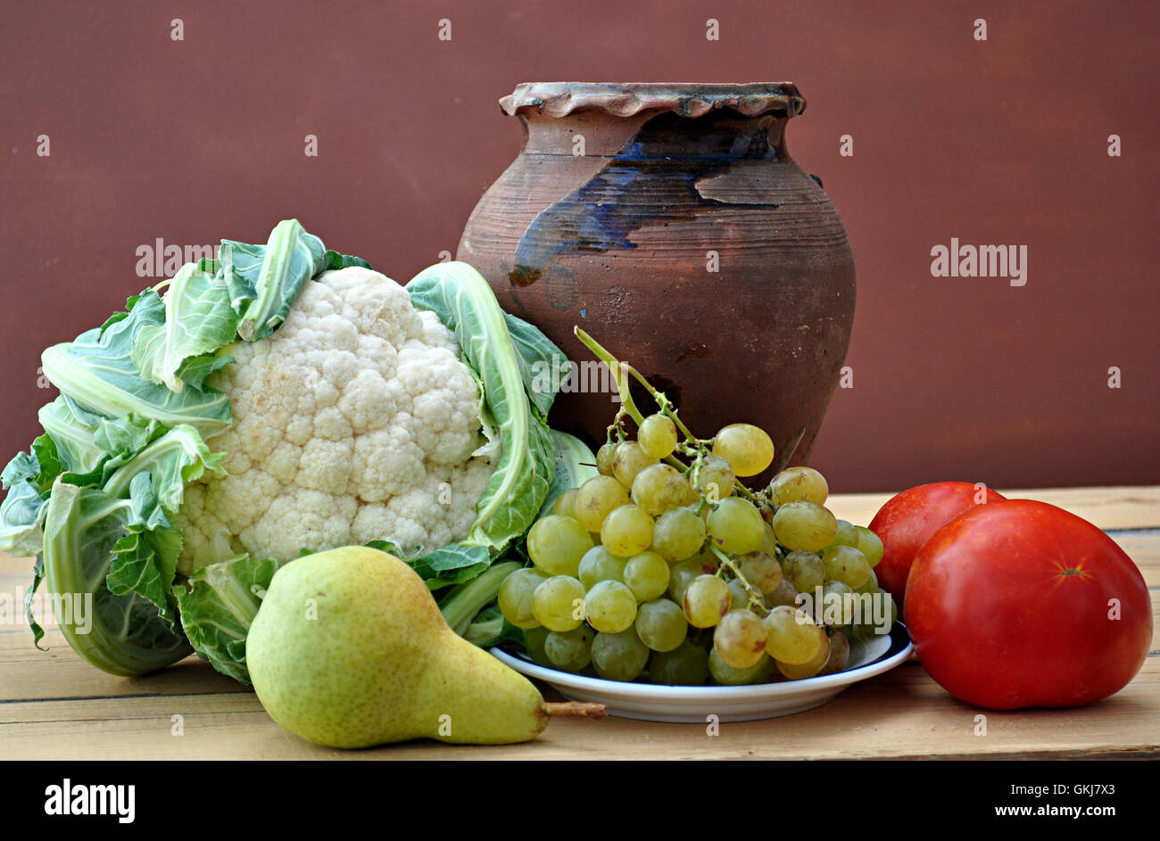 vegetables and clay pot Stock Photo - Alamy