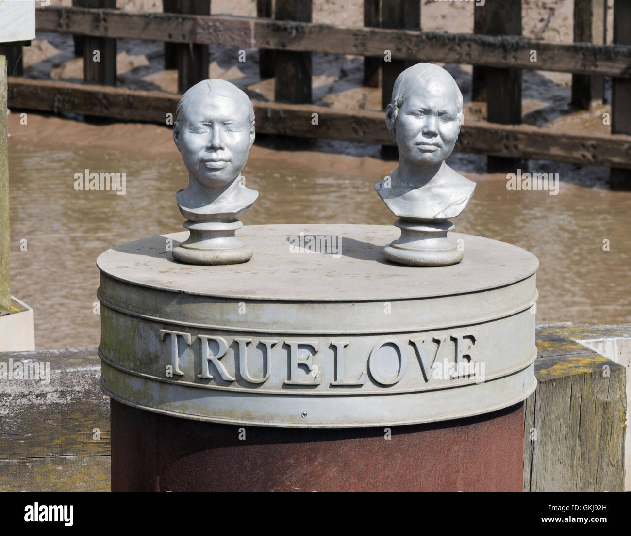 TrueLove sculpture by artist Stefan Gec at Kingston upon Hull ...