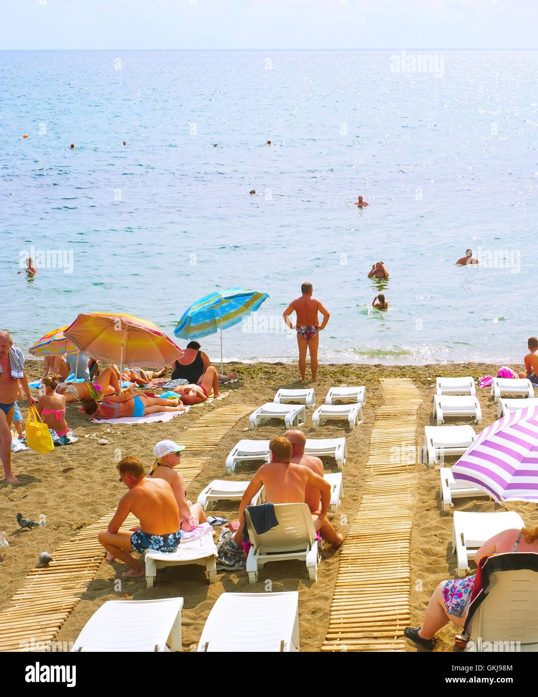 Sea beach full people hi-res stock photography and images - Alamy