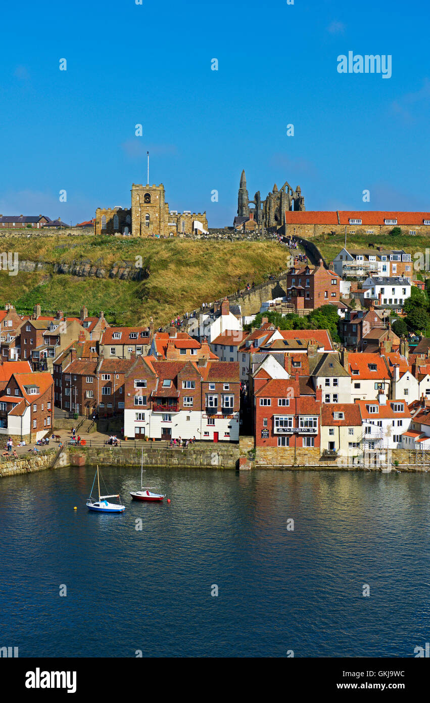 Whitby coastline harbour abbey hi-res stock photography and images - Alamy