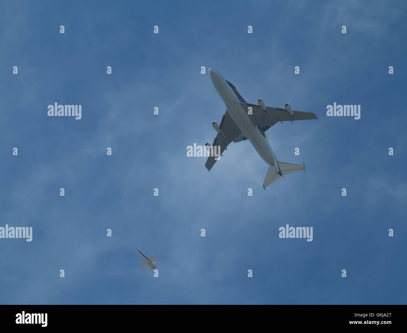 Space shuttle on boeing 747 hi-res stock photography and images - Alamy