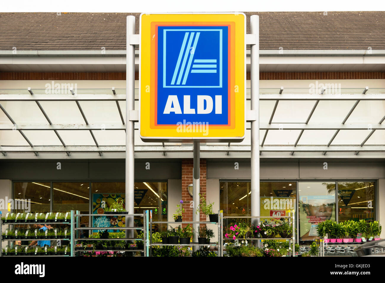 Aldi uk building hi-res stock photography and images - Alamy