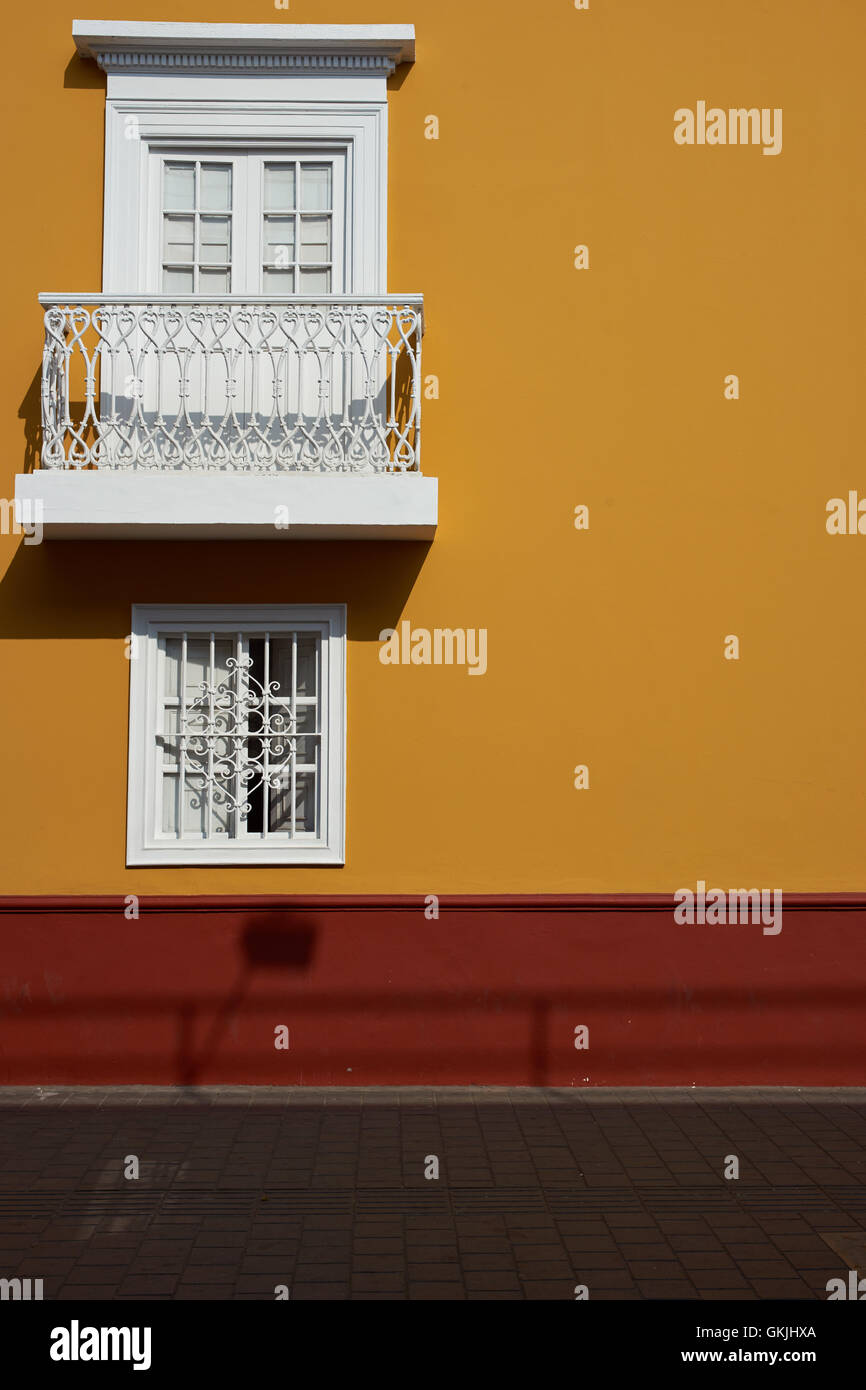 Old building peru hi-res stock photography and images - Alamy