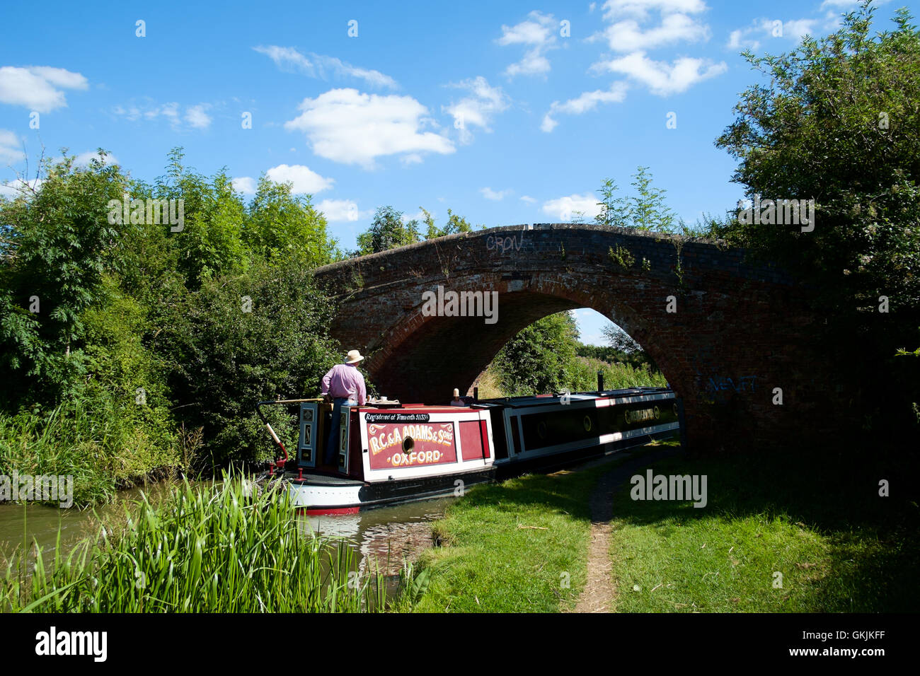 Boat traveling through canal hi-res stock photography and images - Alamy