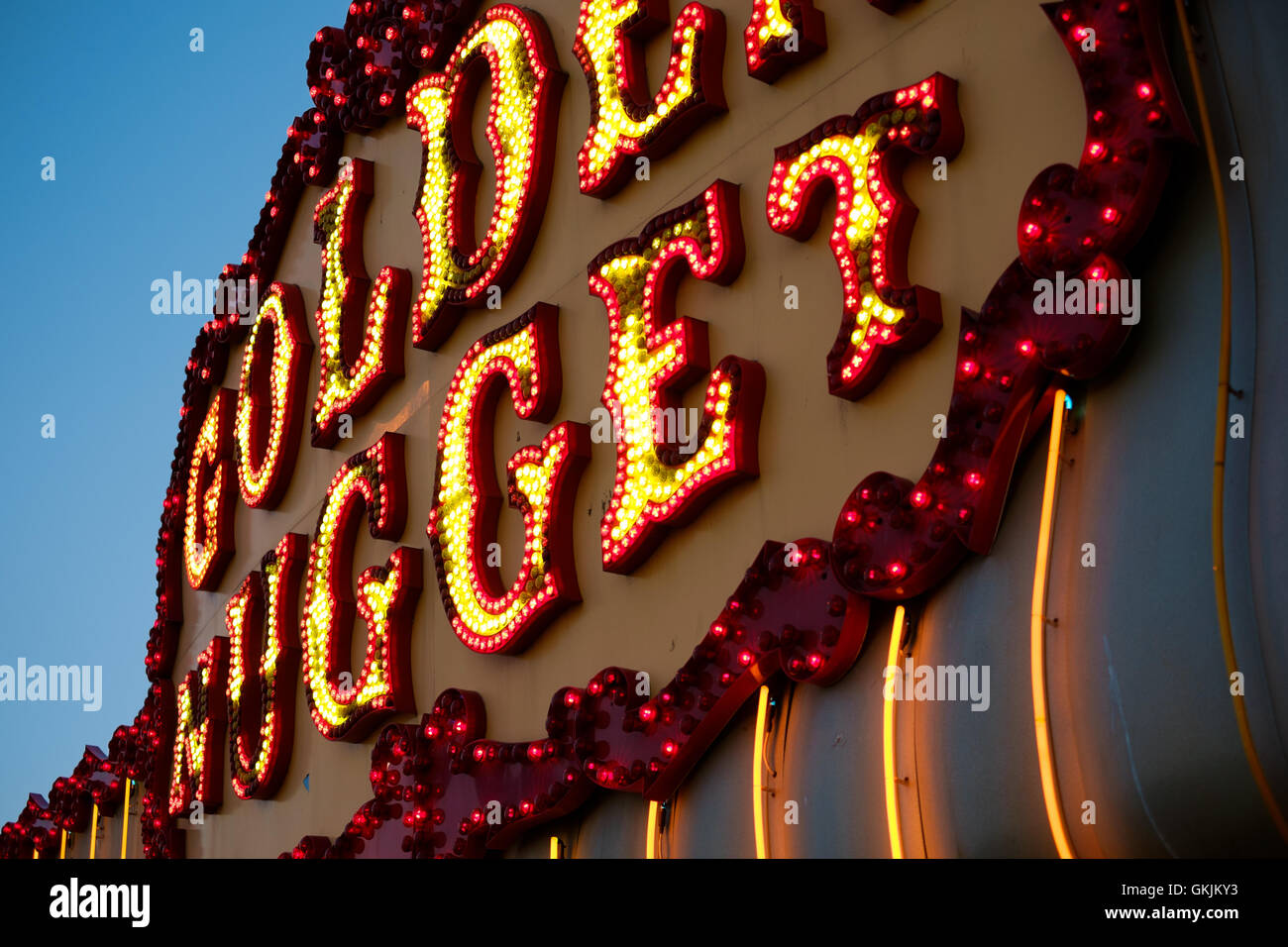 Golden nugget sign hi-res stock photography and images - Alamy