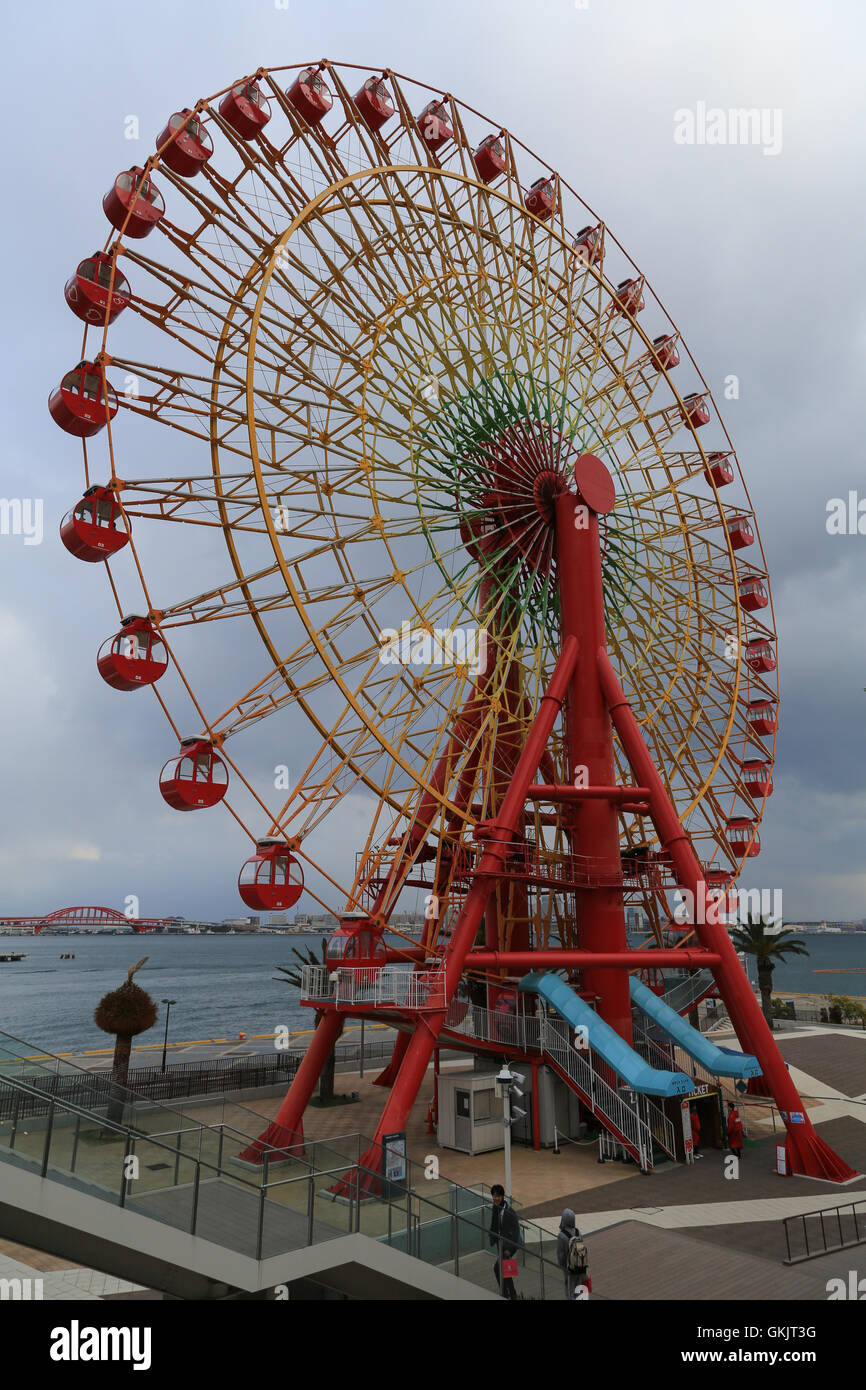 The red ferris wheel on the waterfront at Kobe, Japan Stock Photo - Alamy