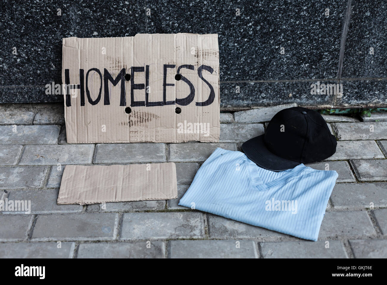 Homeless cardboard shelter hi-res stock photography and images - Alamy