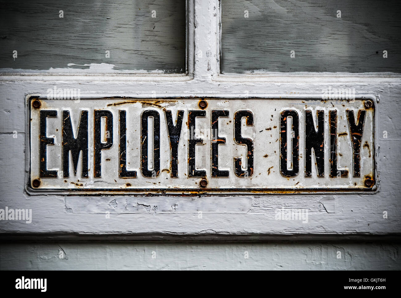Employees only sign hi-res stock photography and images - Alamy