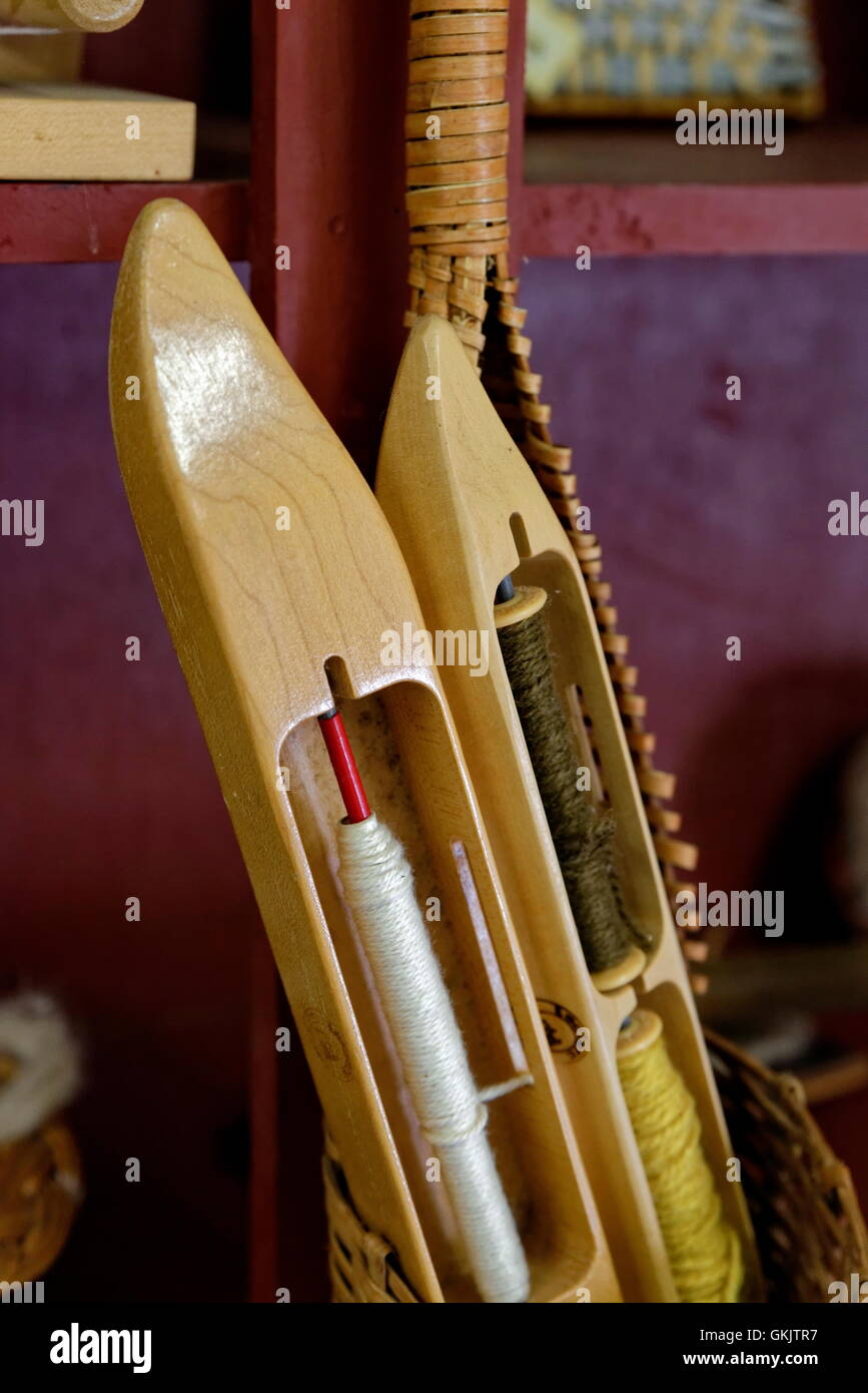 Flying shuttle hi-res stock photography and images - Alamy