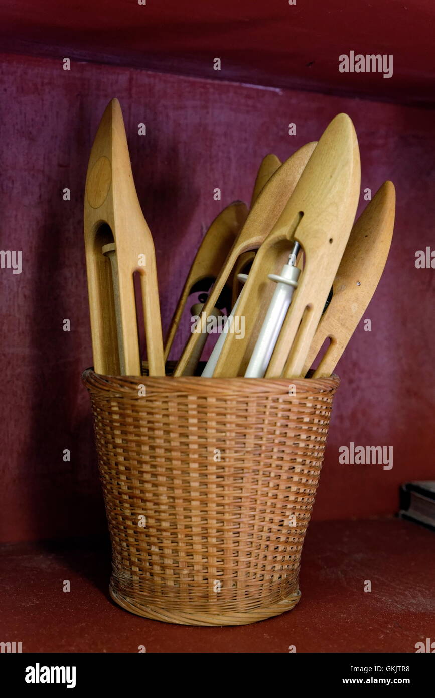 Flying shuttle loom hi-res stock photography and images - Alamy