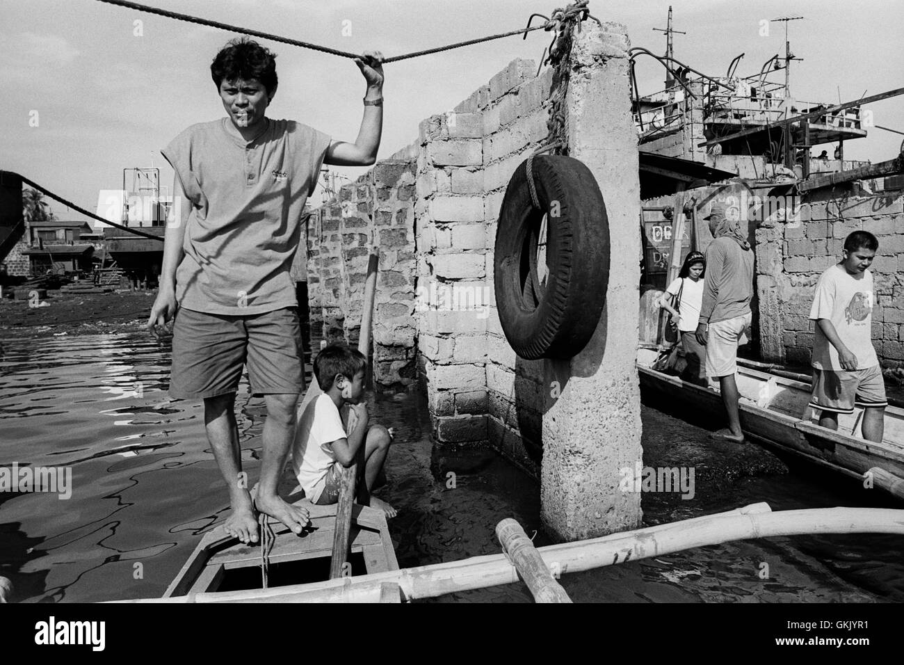 Poverty in Metro Manila Stock Photo - Alamy