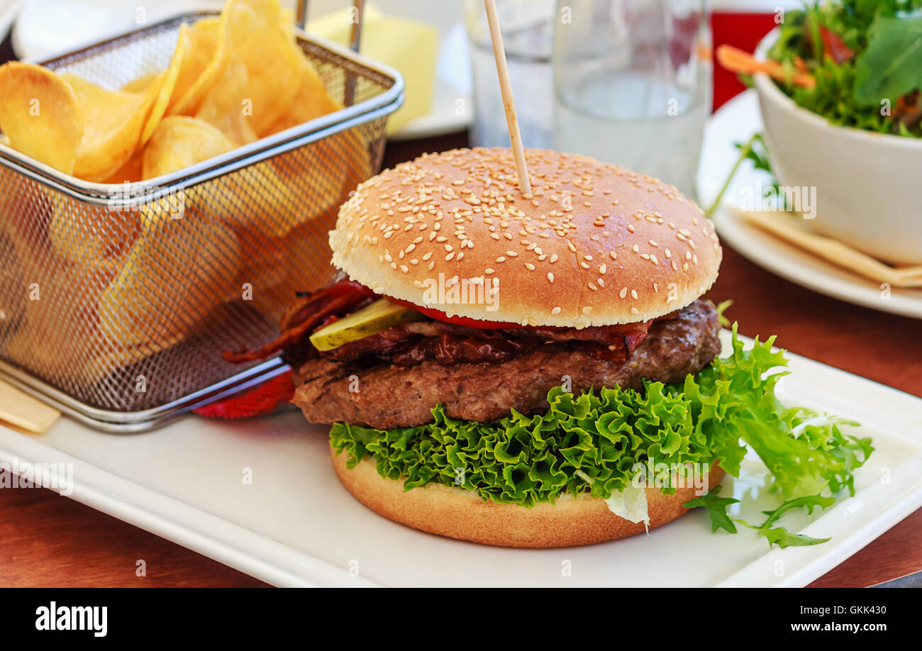 Burger chips takeaway hi-res stock photography and images - Alamy