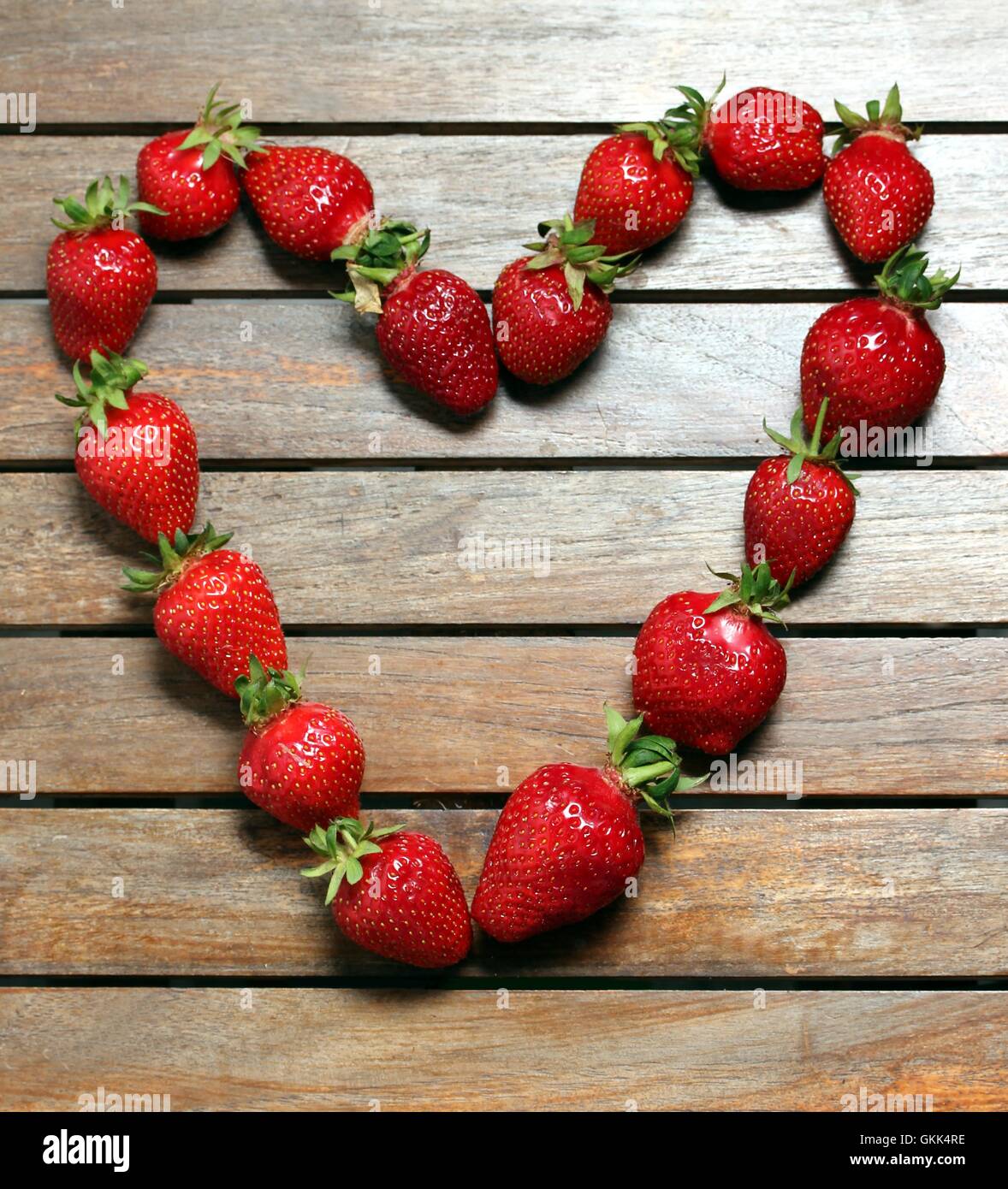 Heart shape made strawberries hi-res stock photography and images - Alamy