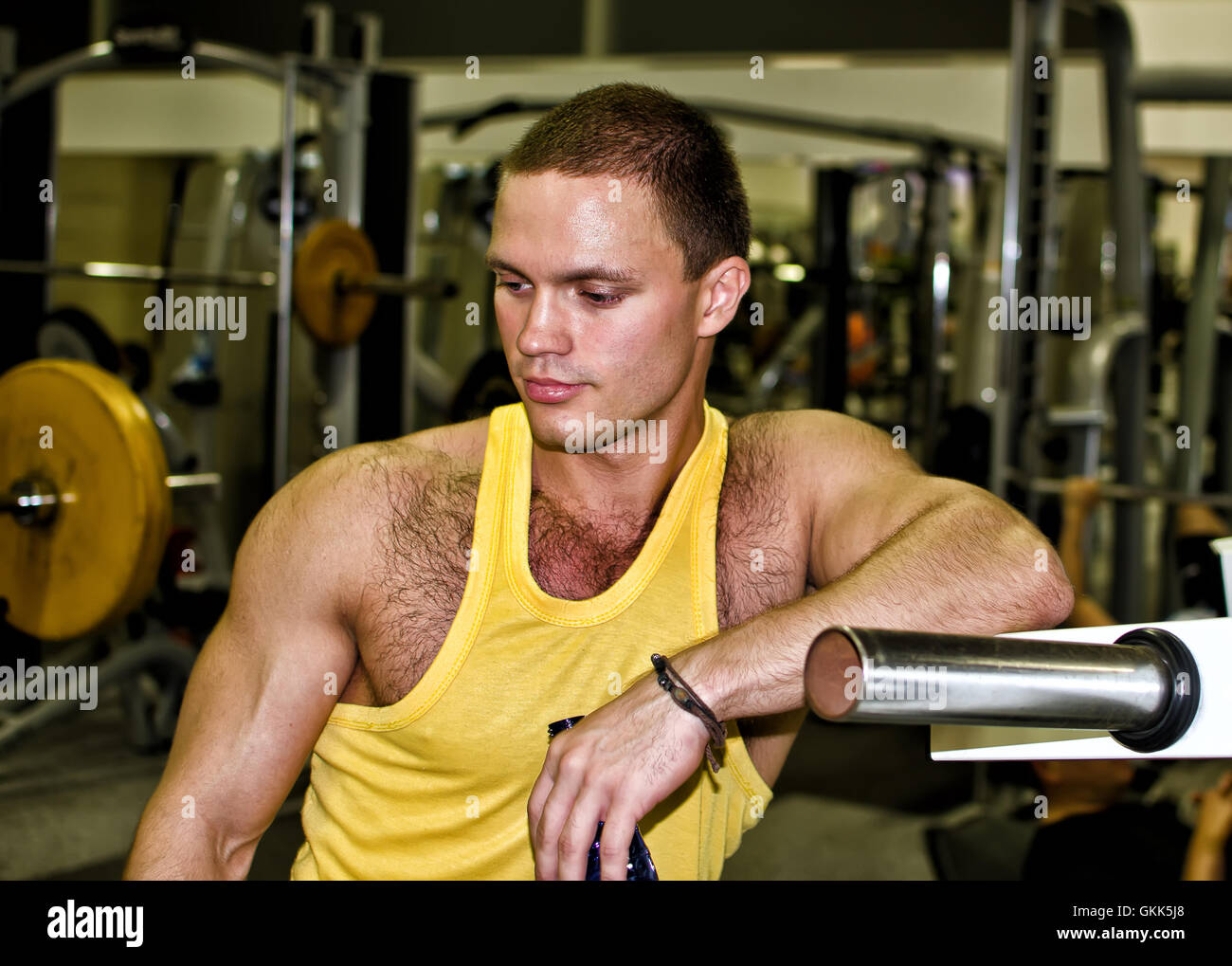 Portrait of handsome bodybuilder in fitness club Stock Photo - Alamy