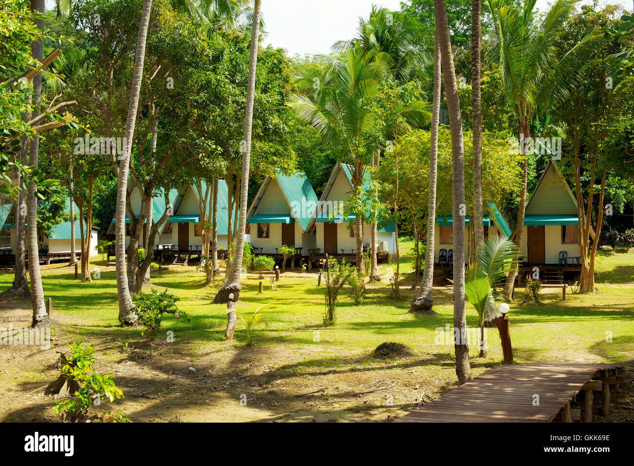 Tropical straw roof hut hi-res stock photography and images - Alamy