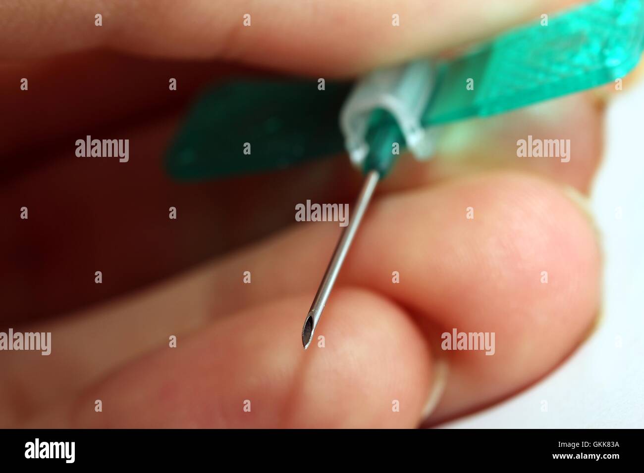 Medicine needle hi-res stock photography and images - Alamy