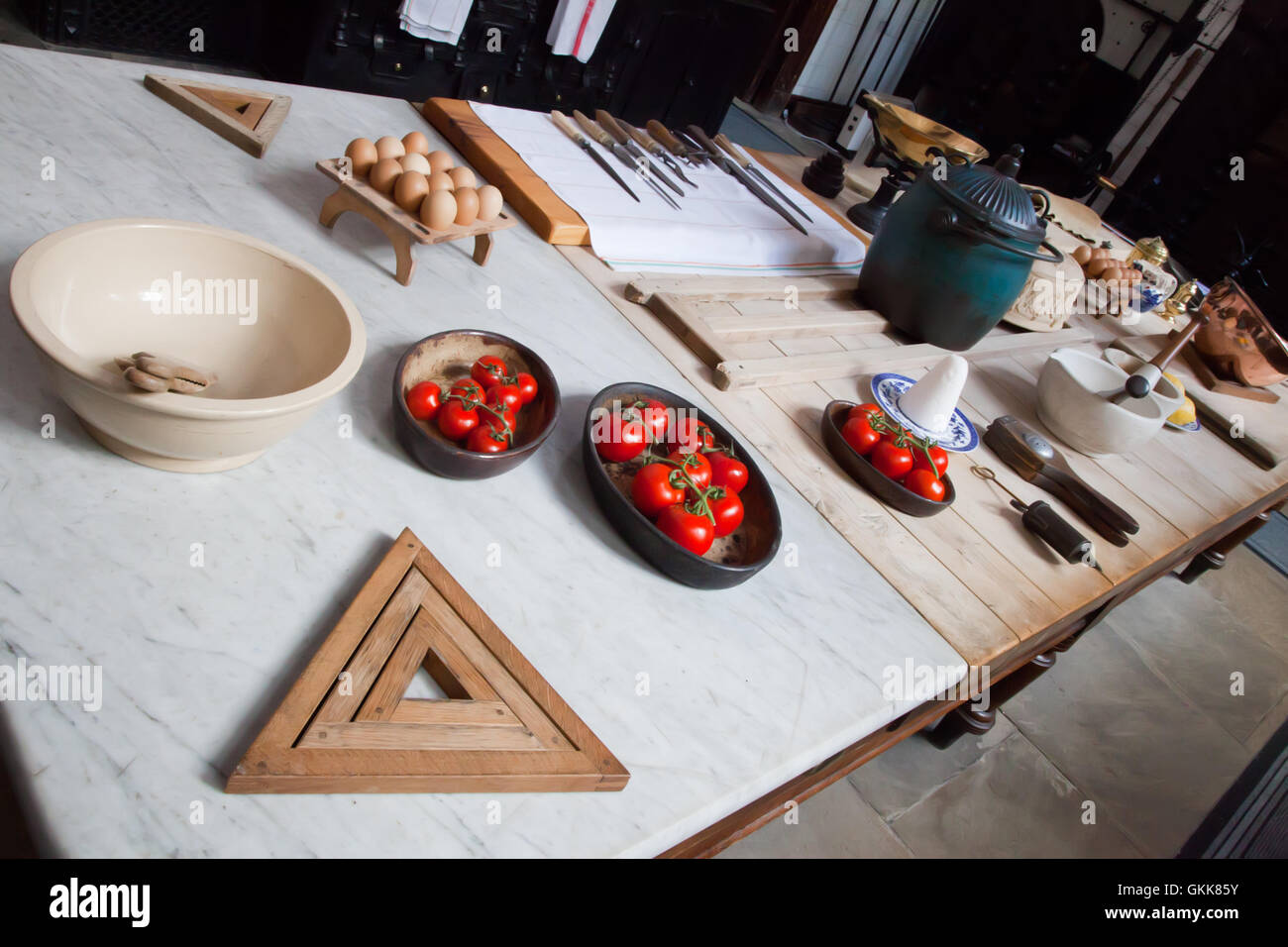 Old manor house kitchen and food Stock Photo - Alamy