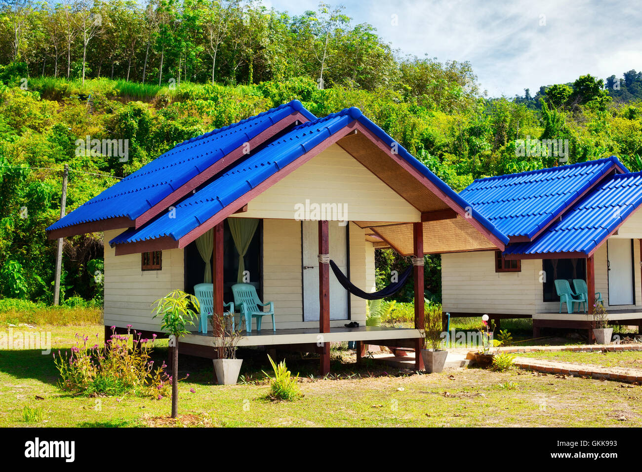 Tropical straw roof hut hi-res stock photography and images - Alamy