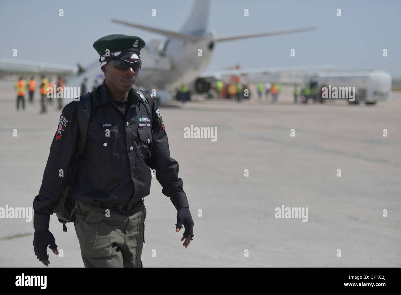 Police rotating out hi-res stock photography and images - Alamy