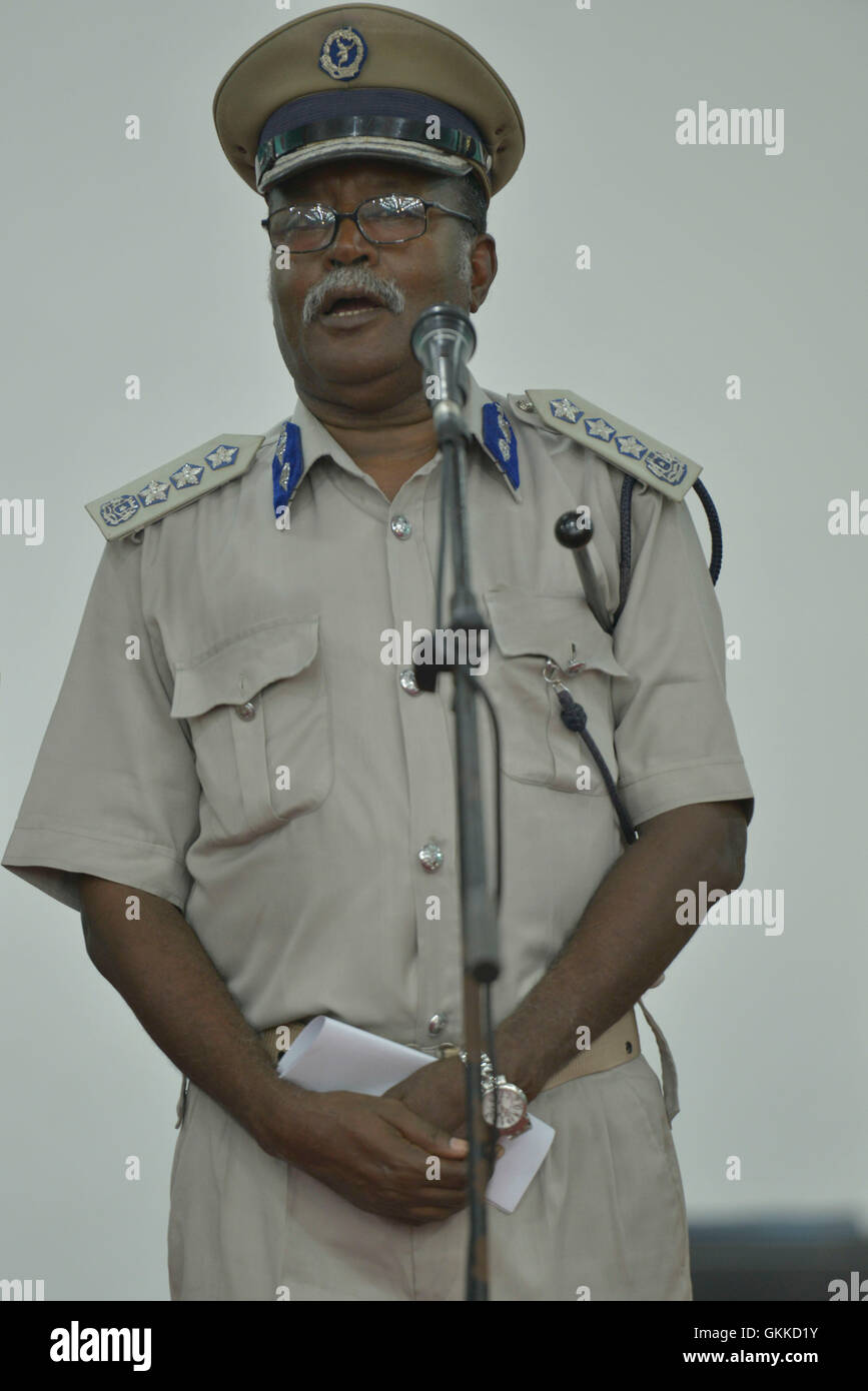 Brigadier General Osman delivers a speech at General Kaahiye Police ...
