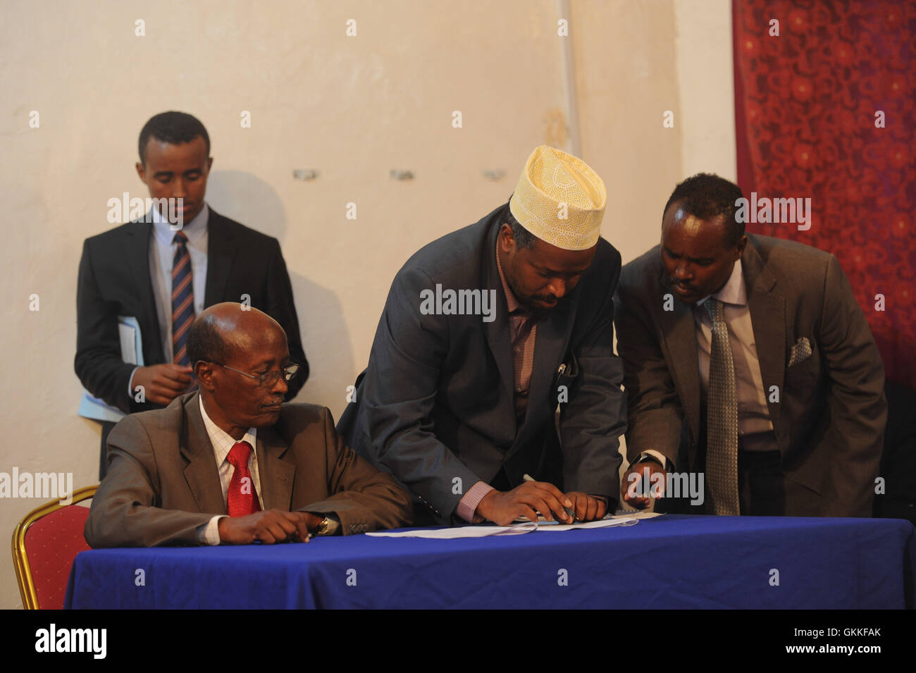 Somali politicians and elders participate in the signing of the Baidoa ...