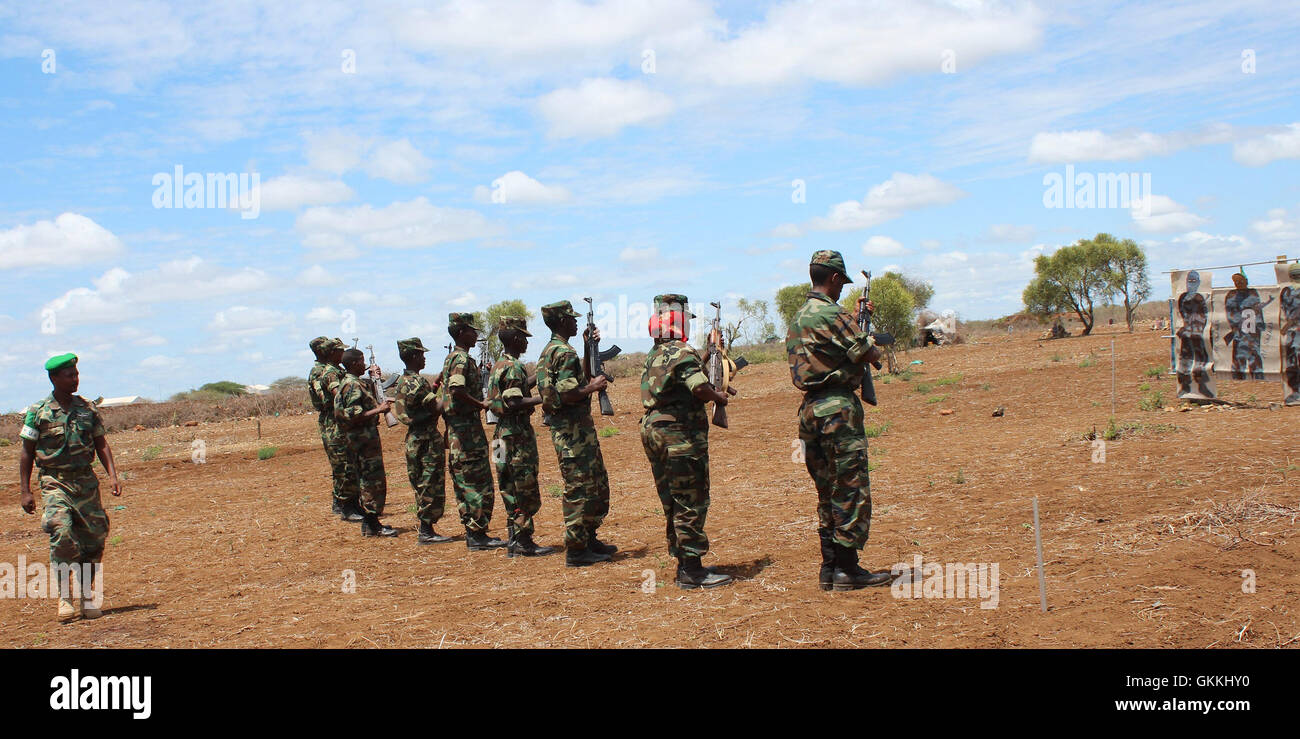 Somali National Army (SNA) soldiers demonstrate their newly learned ...