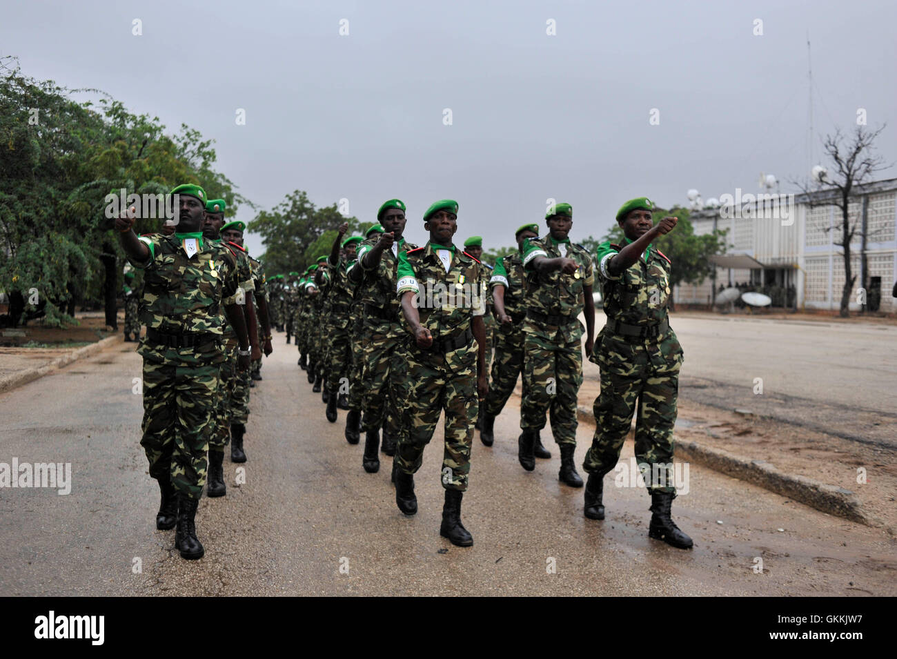 Africa burundi military soldiers hi-res stock photography and images ...