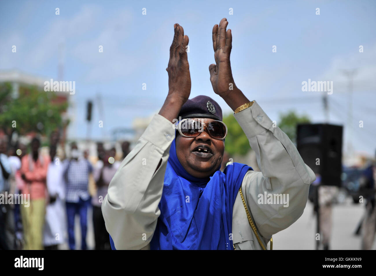 A Somali female police officer participated in the Eid Al-Fitr ...