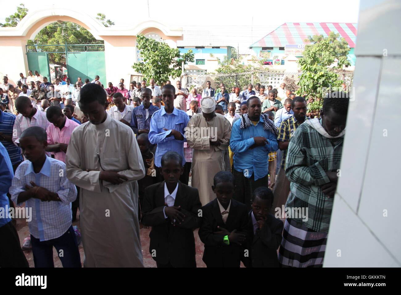 Residents of Kismayo pray at Hamza Mosque during the celebrations to ...