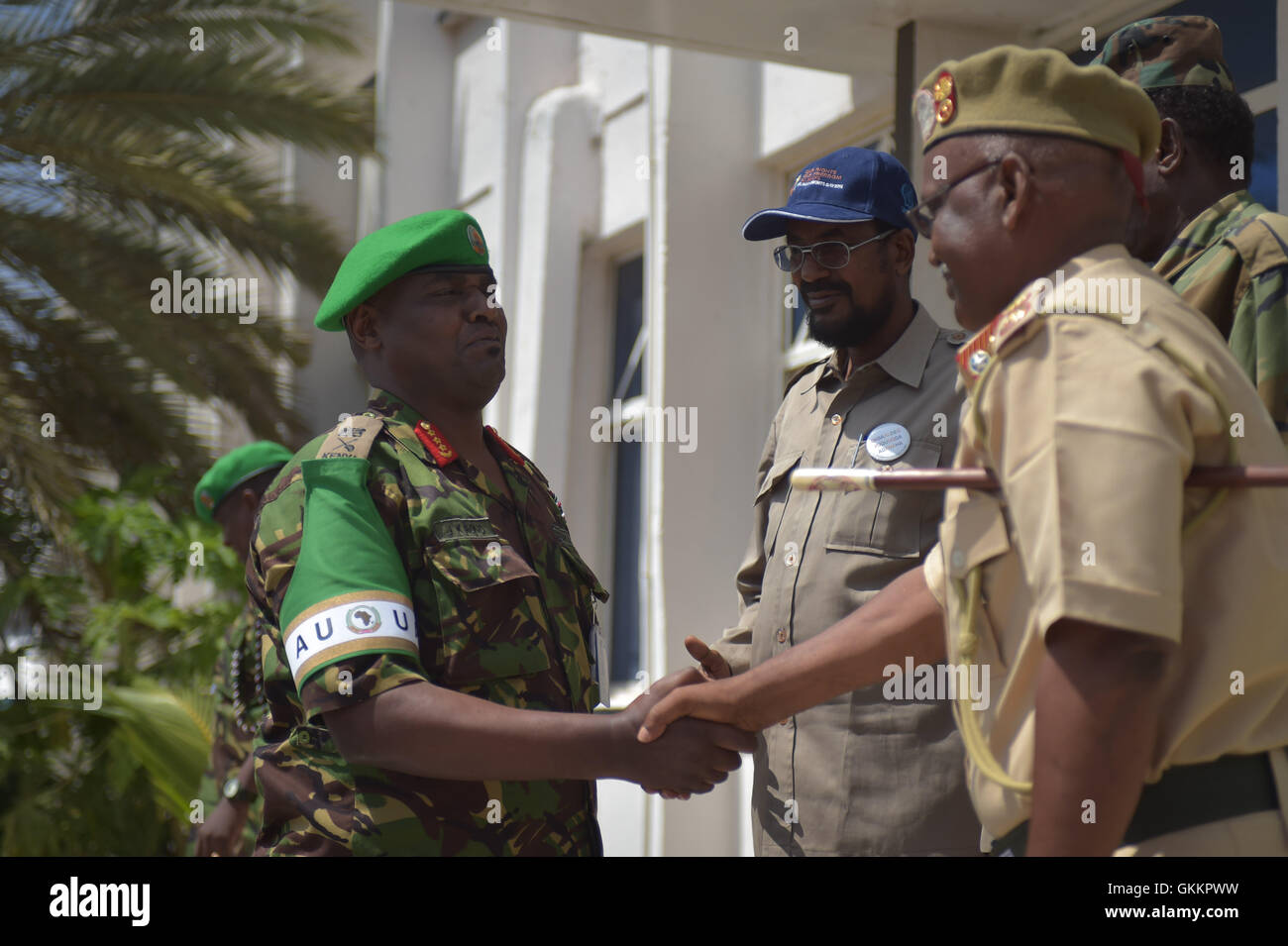 AMISOM Force Commander, Lt. Gen. Jonathan Rono, meets with members of ...