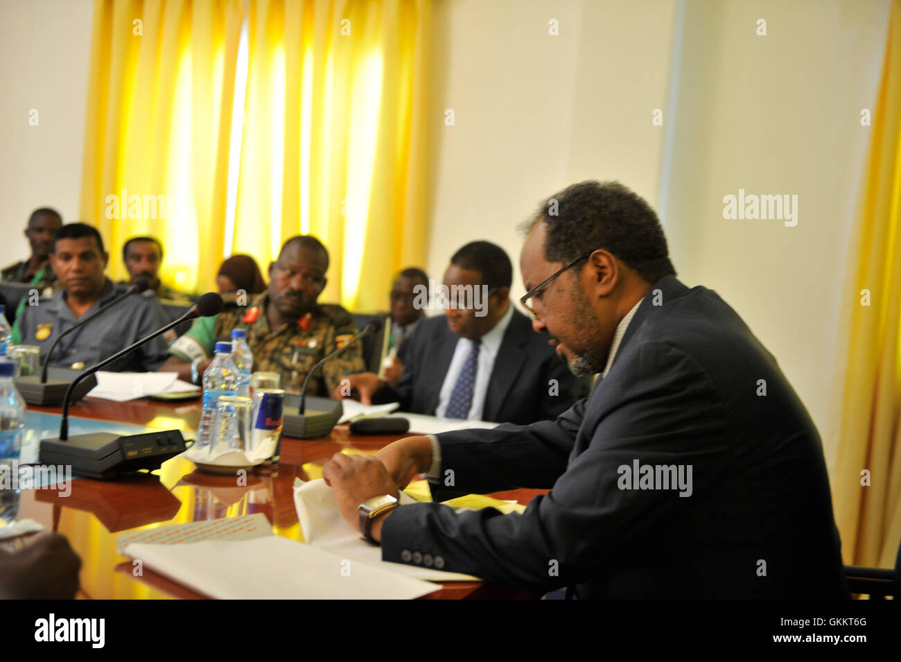 Somalia President Hassan Sheikh Mohamud, (right) meets with the Special ...