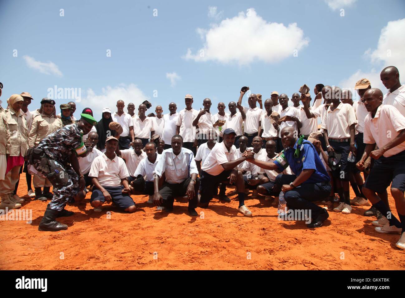 Somali Police Force recruits pose with officers from the African Union ...