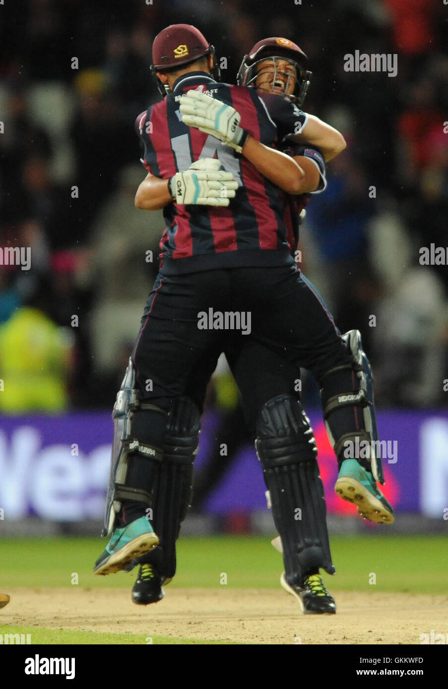 Northamptonshire Steelbacks' Rob Keogh celebrates with Rory Kleinveldt ...
