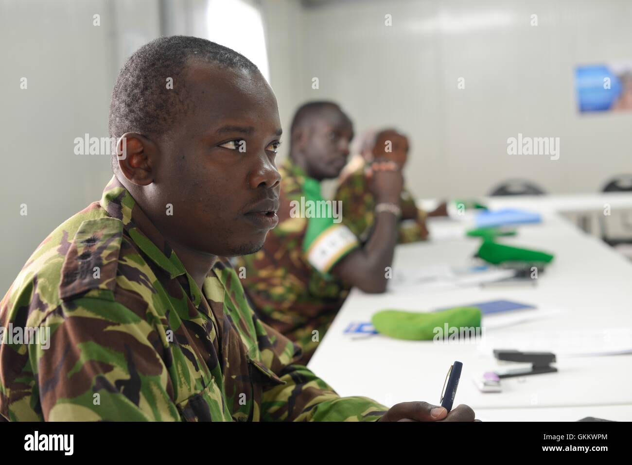 Gender equality in the military hi-res stock photography and images - Alamy