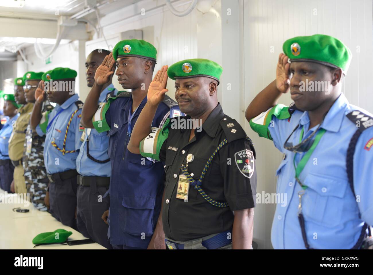 Police officers salute hi-res stock photography and images - Alamy