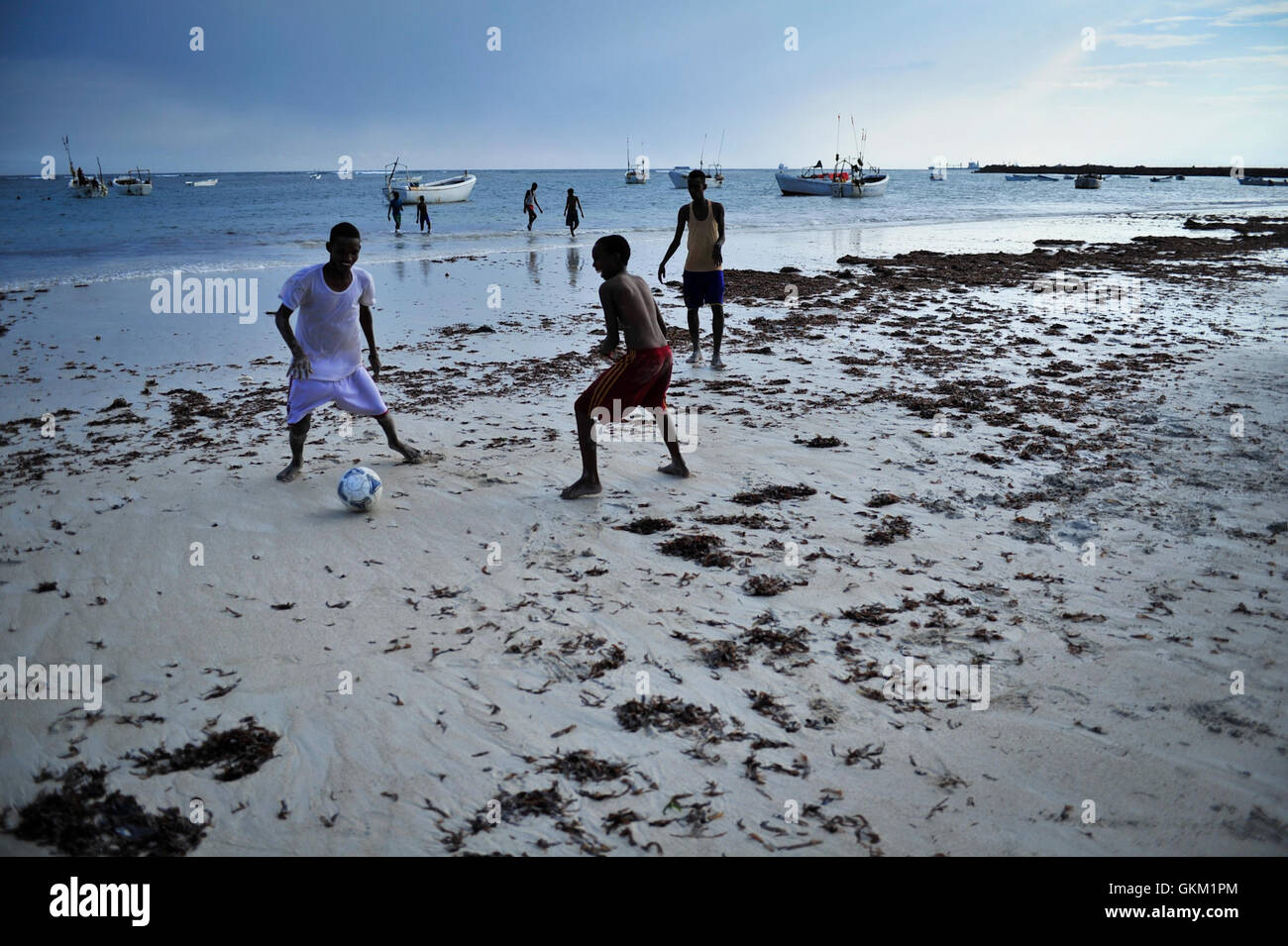 Boys in mogadishu somalia play hi-res stock photography and images - Alamy