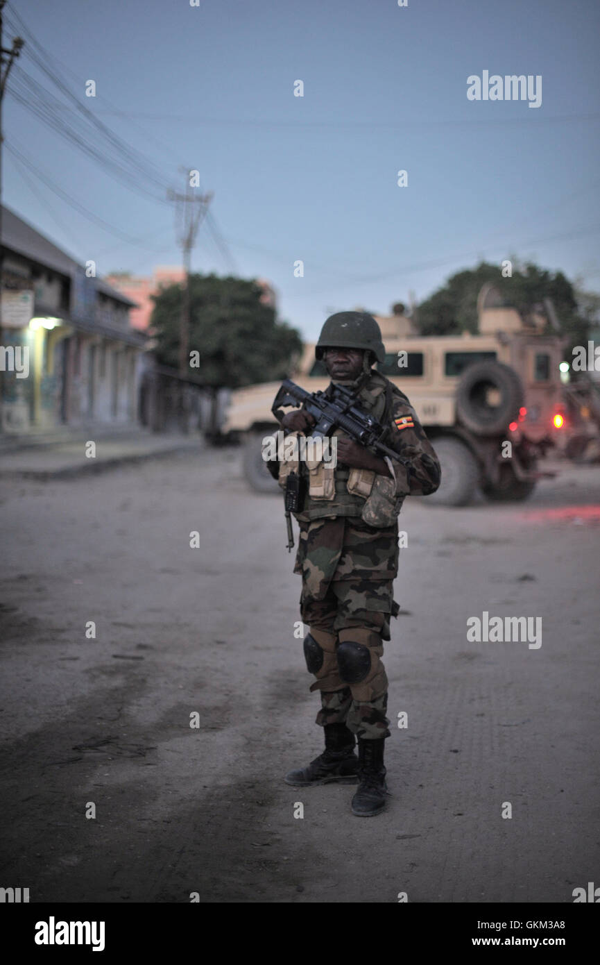 An African Union Mission in Somalia (AMISOM) soldier monitors traffic ...