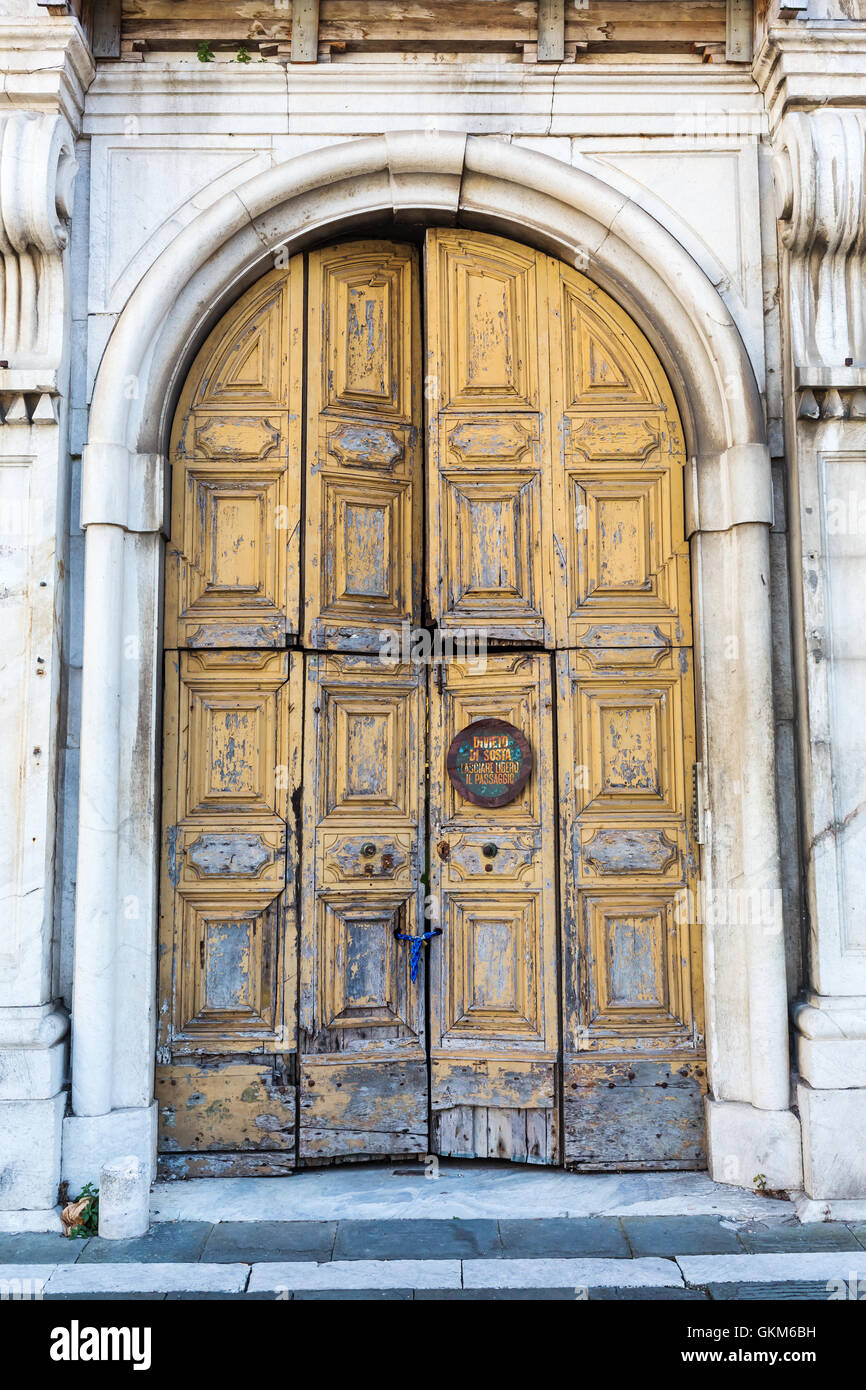 old decayed house door in Lucca, Italy Stock Photo - Alamy