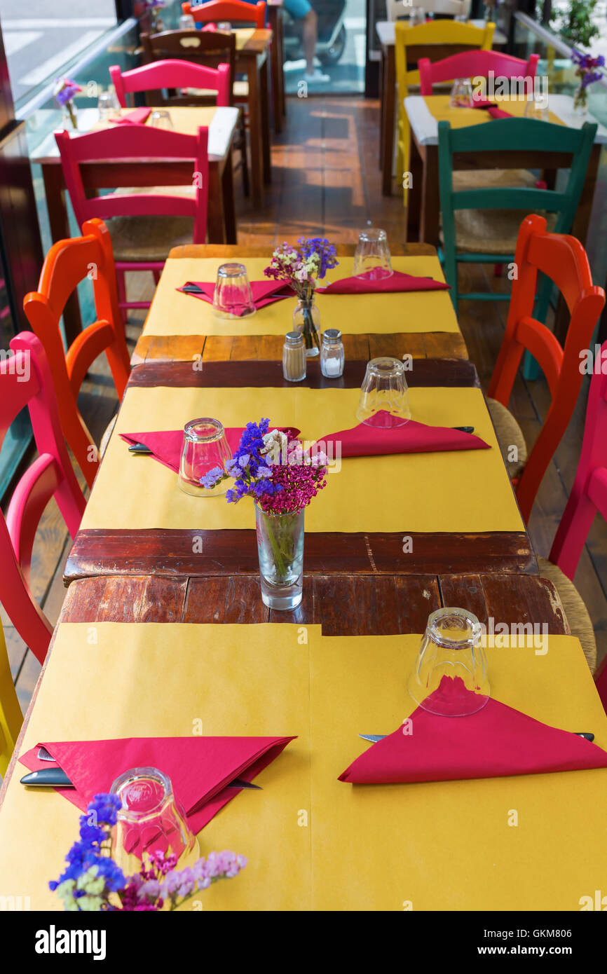 row of laid tables of an outdoor restaurant Stock Photo - Alamy
