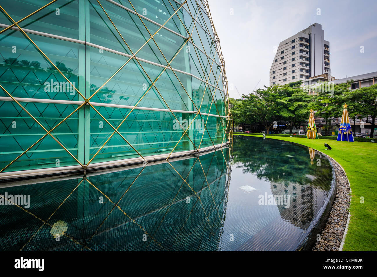Pool and round glass building at the King Power Complex in Bangkok ...