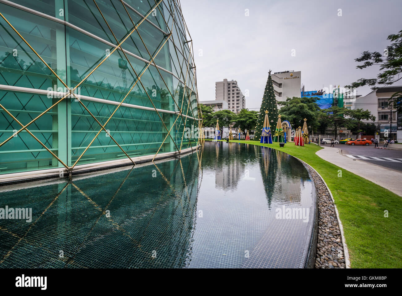 Pool and round glass building at the King Power Complex in Bangkok ...