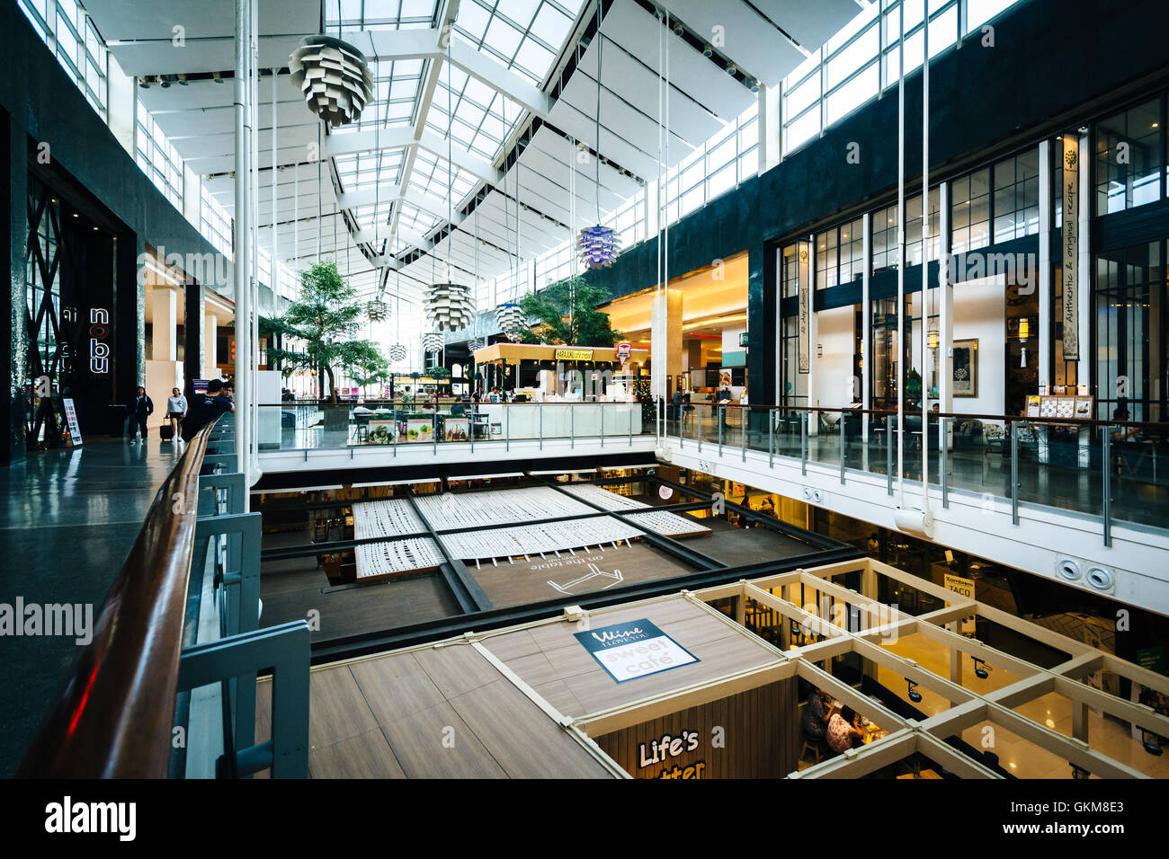 Interior centralworld mall siam hi-res stock photography and images - Alamy