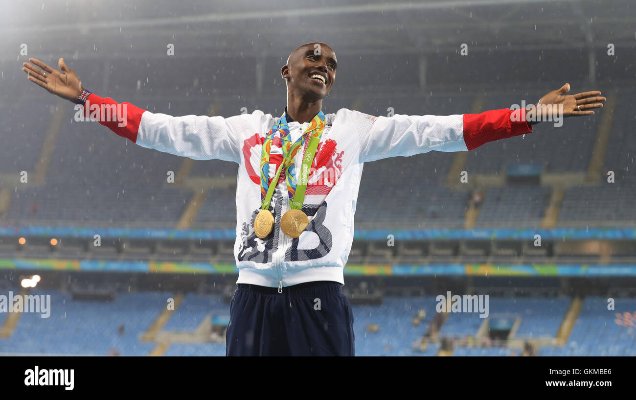 Great Britain's Mo Farah celebrates with his gold medals after winning ...
