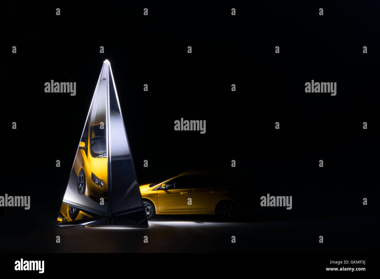 Refraction of light prism hi-res stock photography and images - Alamy