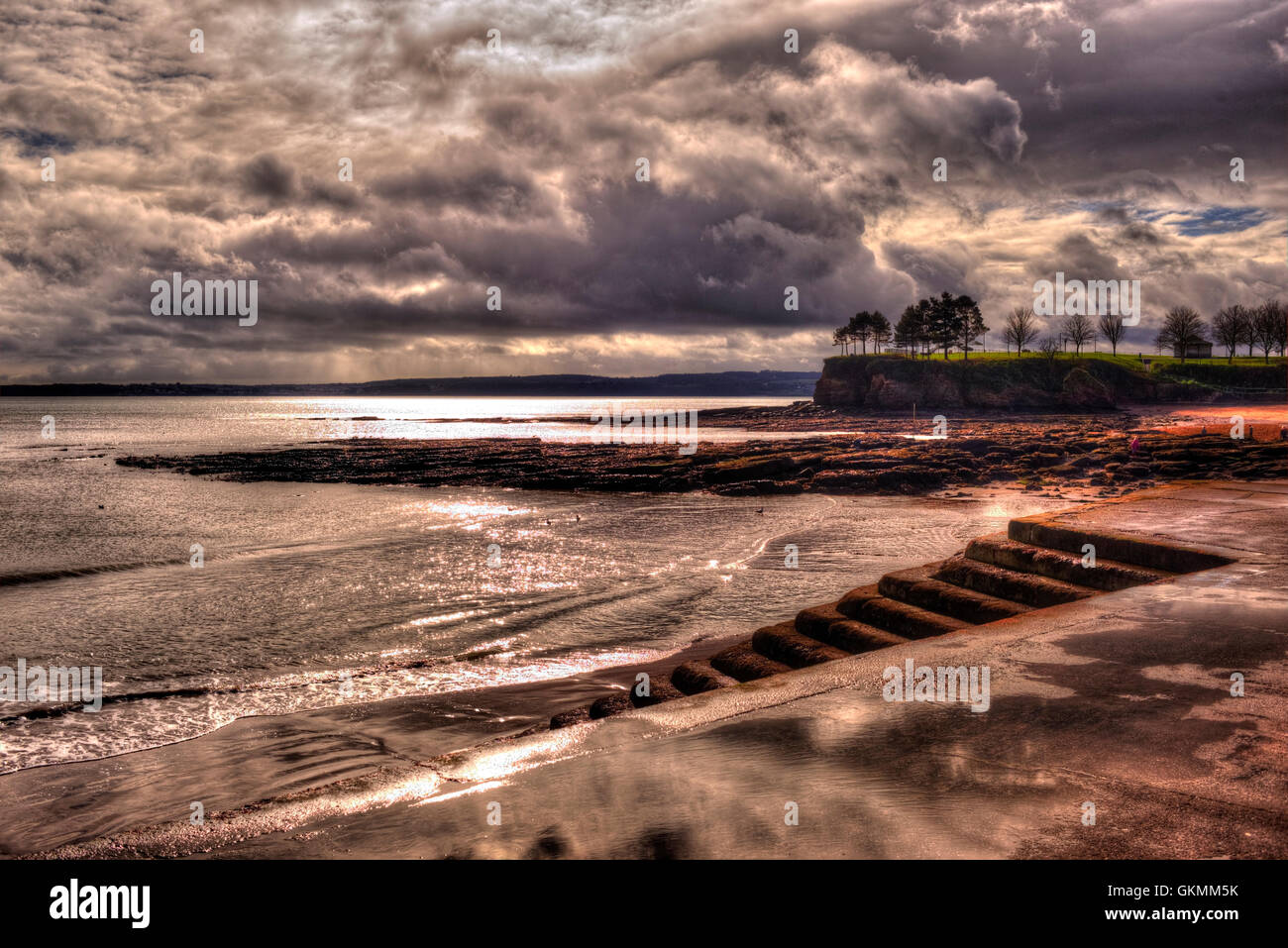 Cloud seashore hi-res stock photography and images - Alamy