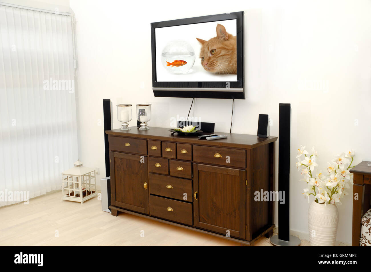 Flatscreen tvs hi-res stock photography and images - Alamy