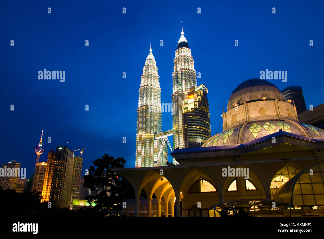Centre commercial suria klcc hi-res stock photography and images - Alamy